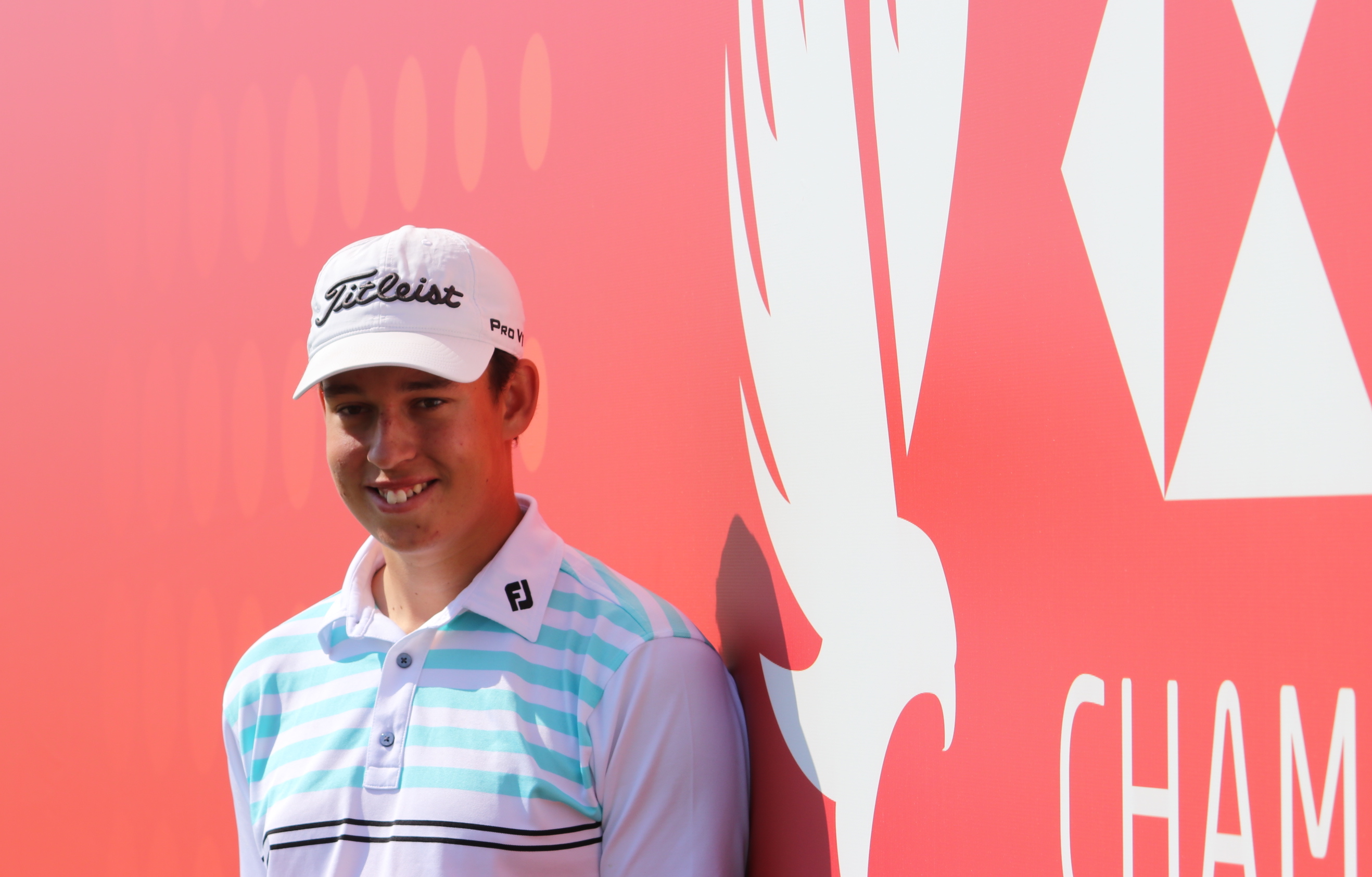 Golf Sensation Josh Hill beats World Number One - Gulf Youth Sport